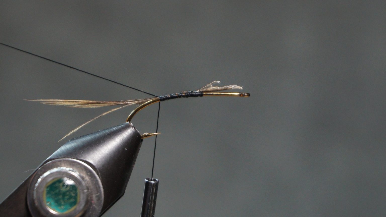 Mayfly Adult with Polypropylene wings (with video) - Missouri Trout ...